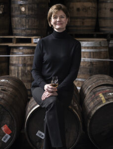 Dewar’s Master Blender Stephanie Macleod on Working With Mizunara ...